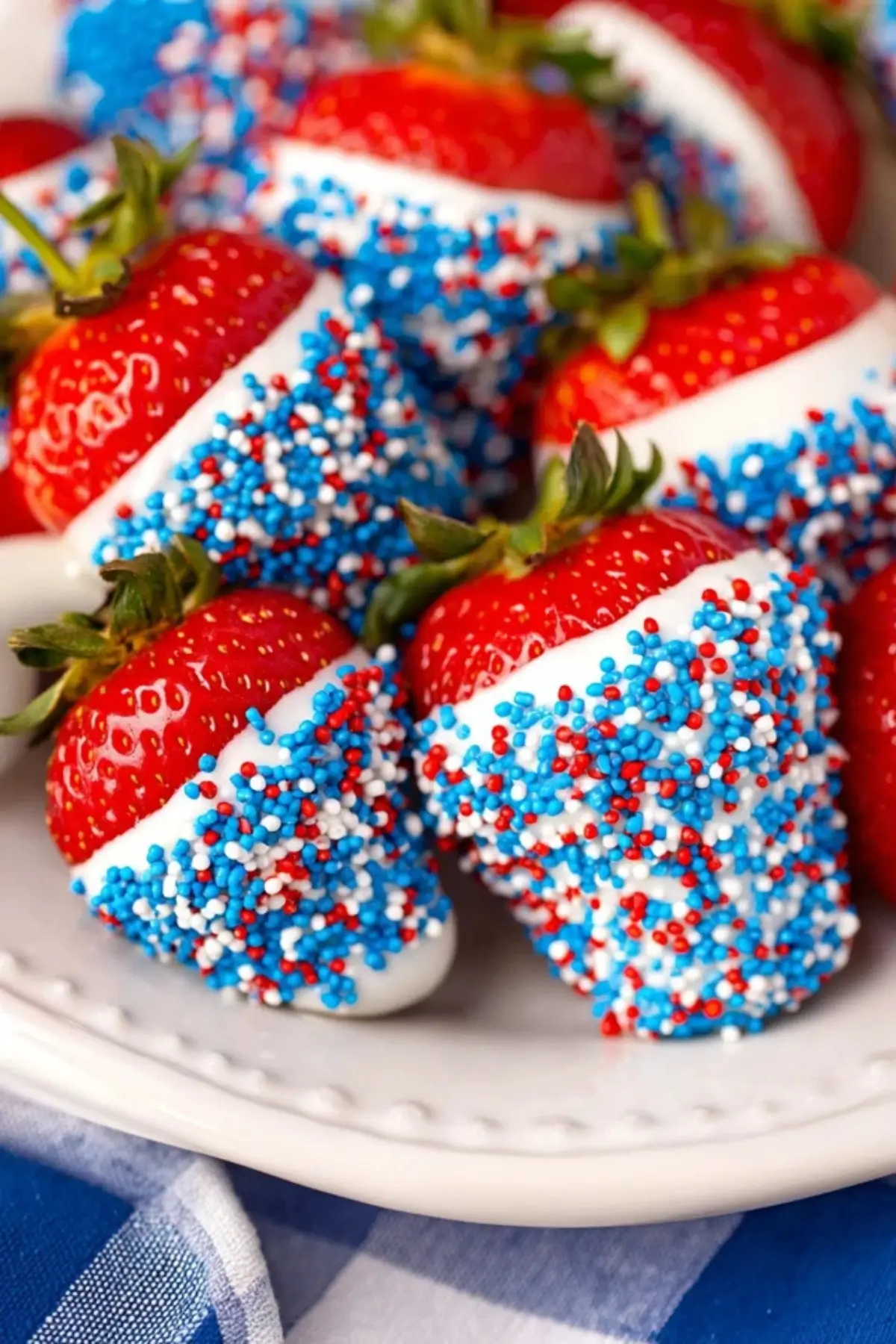 Easy 4th of July Chocolate Covered Strawberries - Recipes by Lucelle