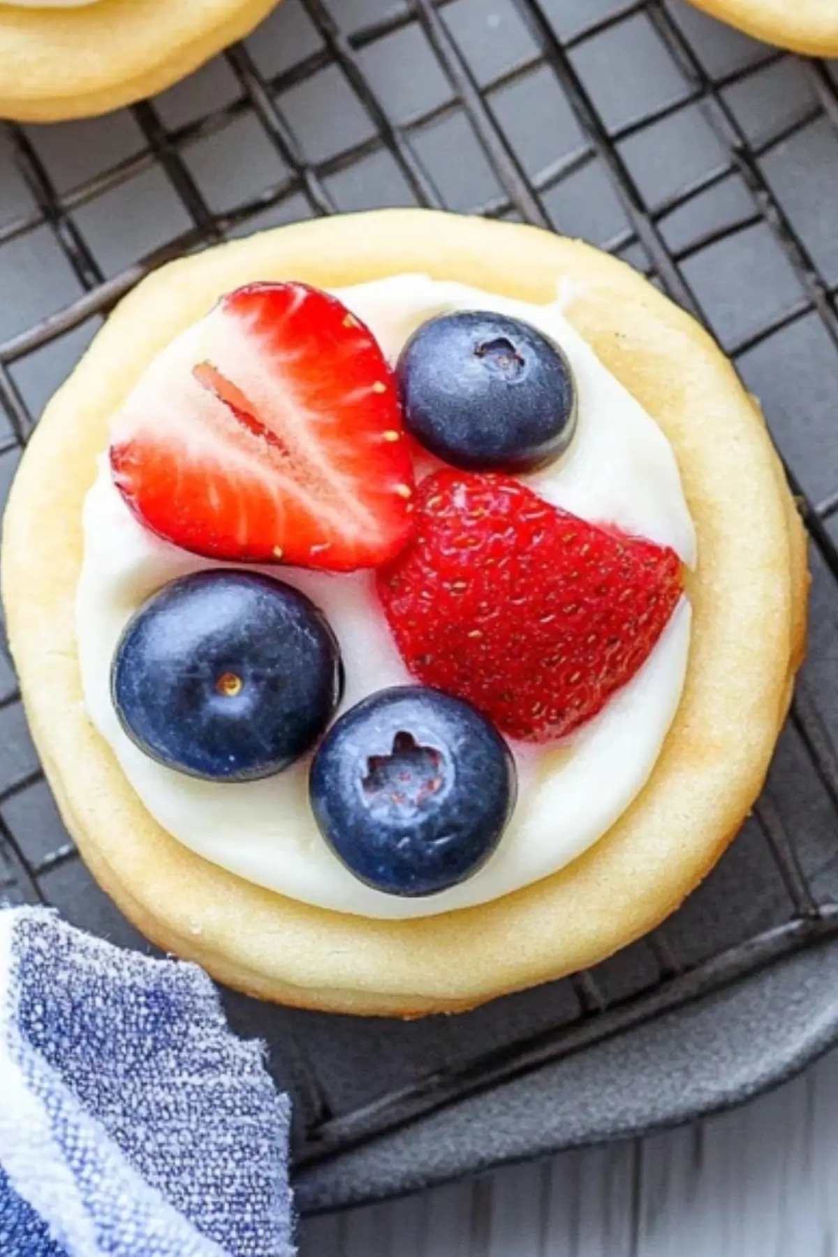 Red White and Blue Mini Fruit Pizzas - Recipes by Lucelle