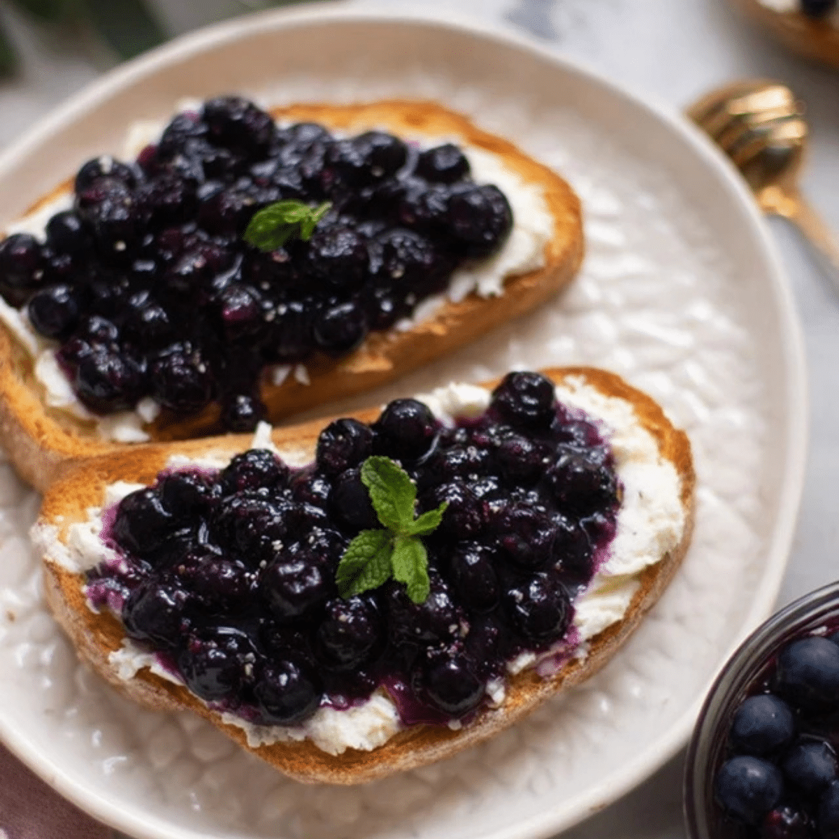 Roasted Blueberry Toast with Whipped Ricotta: A Perfect Summer ...