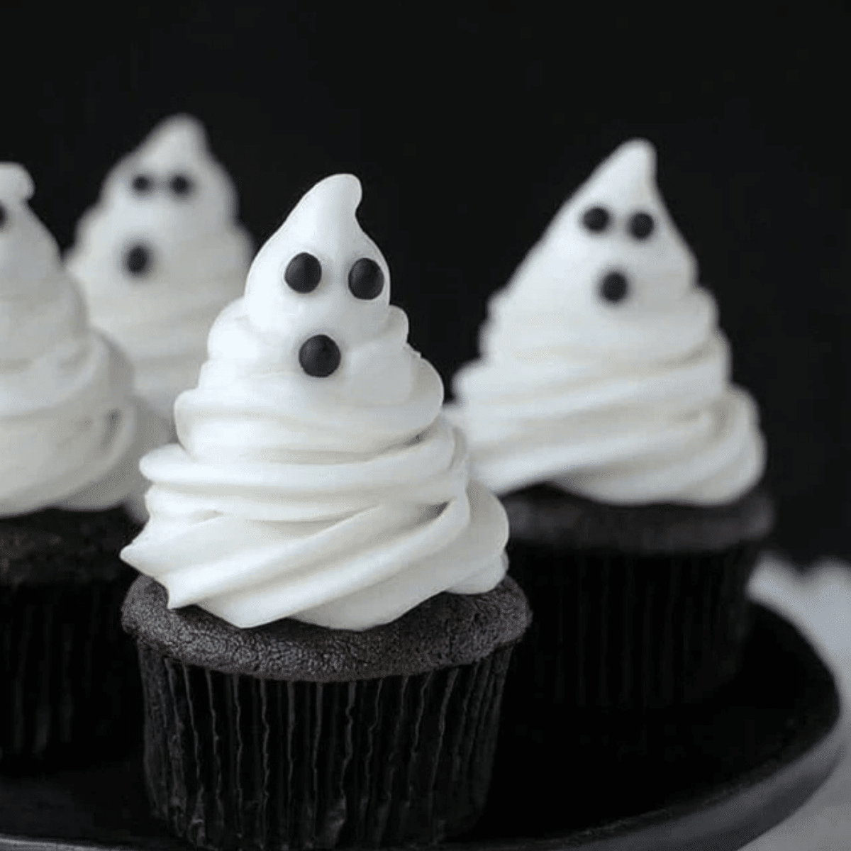 Ghost Cupcakes: A Spooky Sweet Halloween Treat - Recipes by Lucelle