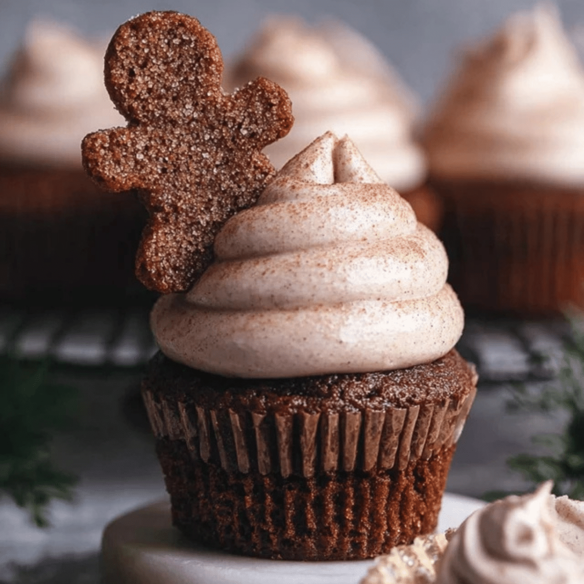 super Gingerbread Cupcakes with Cinnamon Cream Cheese Frosting ...