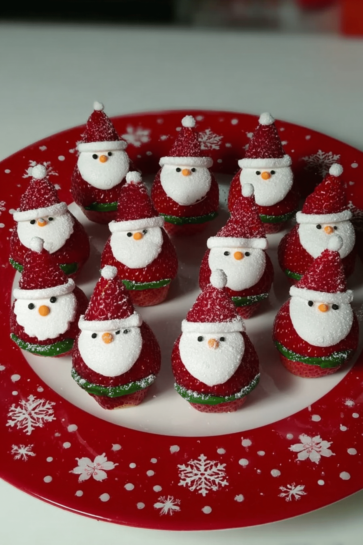 Mini Strawberry Santas: An Easy and Festive No-Bake Holiday Treat ...