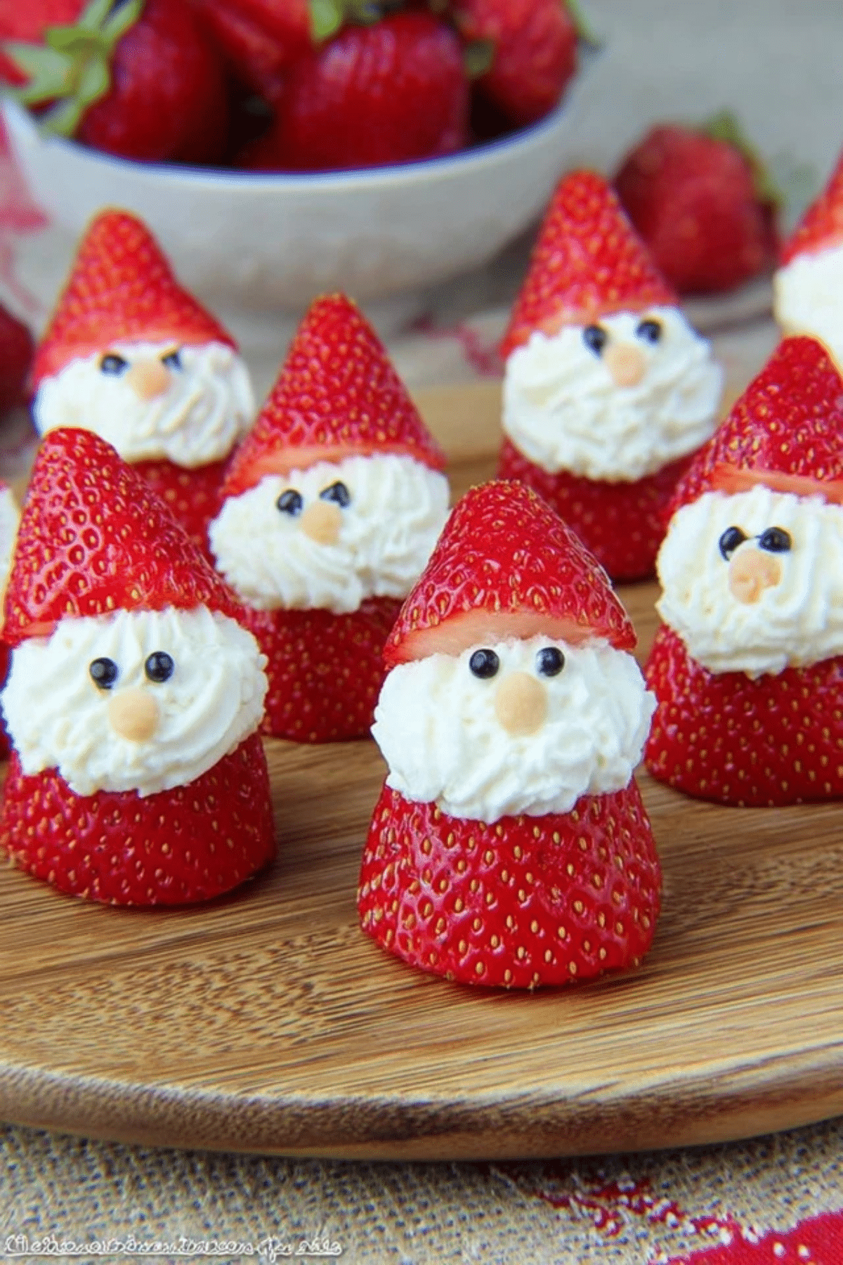 Strawberry Santas Recipe – Adorably Easy No-Bake Holiday Treat ...
