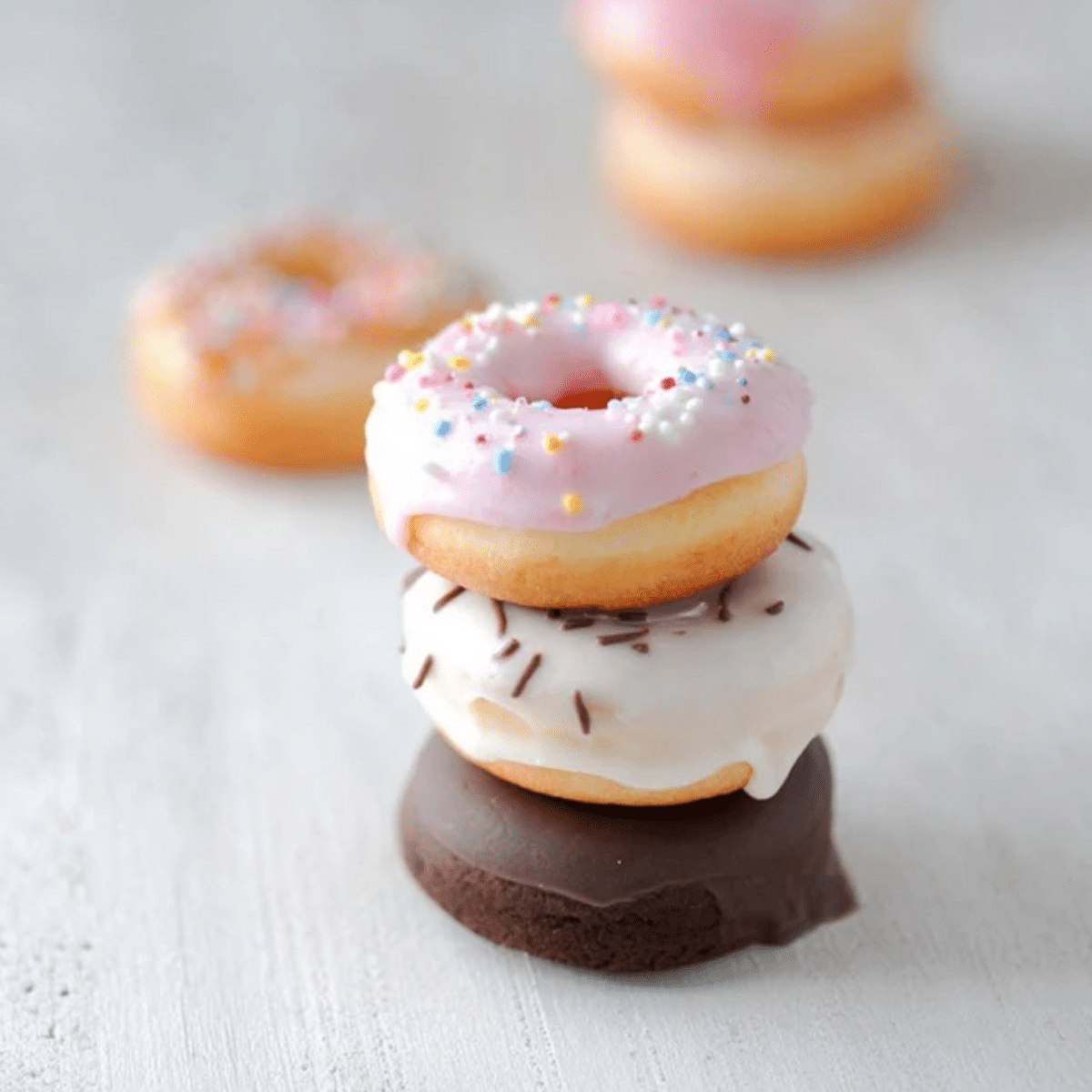 Mini Cake Mix Donuts: The Easy Way to Make Homemade Baked Donuts ...